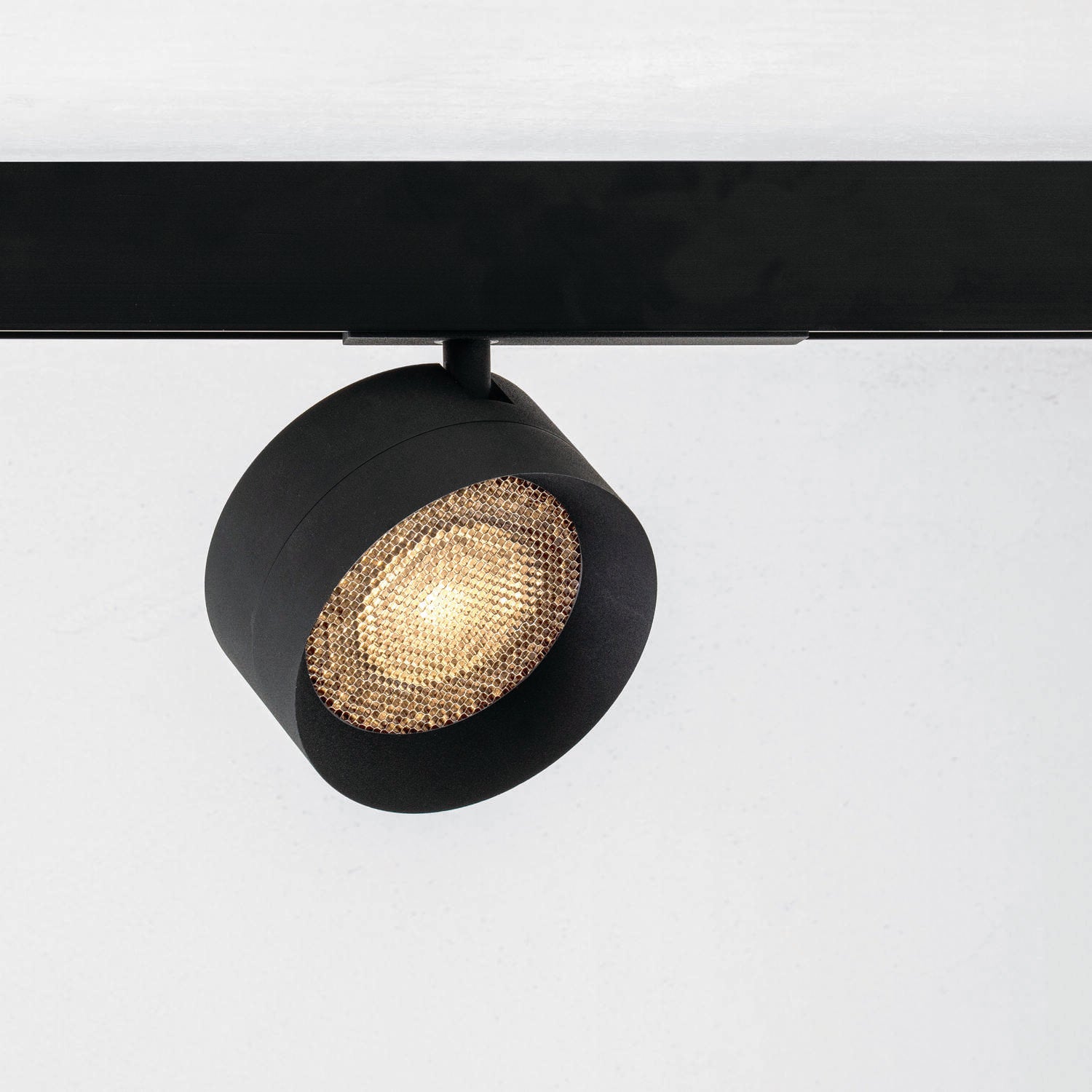 PM 111_trk mag 18W 90_2700K HC36° Cúpula 48V [6211.927018HC.DF.XX5 ...